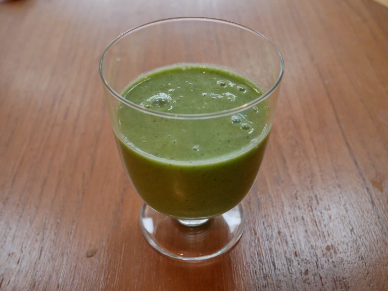 Suffering from Insomnia? Try this Sleep Smoothie before Bed! - Chalk & Moss