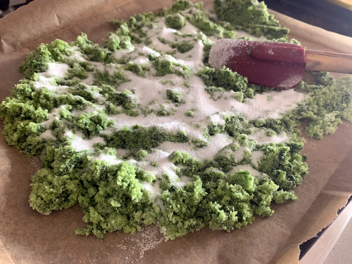 Wild garlic recipes - wild garlic pesto & wild garlic salt - Chalk & Moss